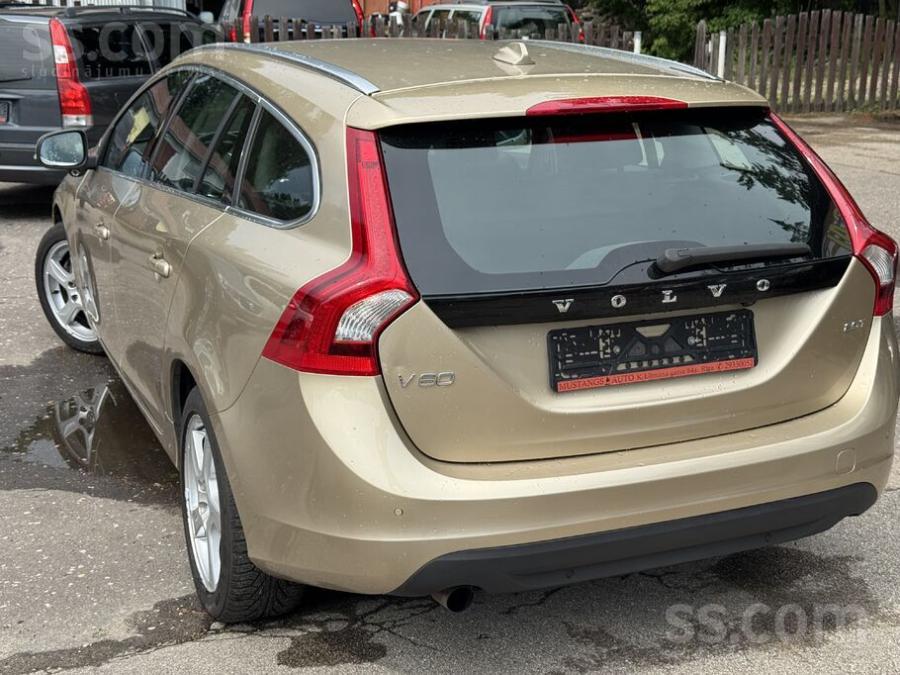 Brūns Volvo V60 2011 Rīga, ar dzinēja tilpumu 2.00 L un nobraukumu 155 tūkst. km par 7750 €, foto 4 vietnē AUTOMOTO.COM.LV