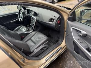 Brūns Volvo V60 2011 Rīga, ar dzinēja tilpumu 2.00 L un nobraukumu 155 tūkst. km par 7750 €, foto 5 vietnē AUTOMOTO.COM.LV