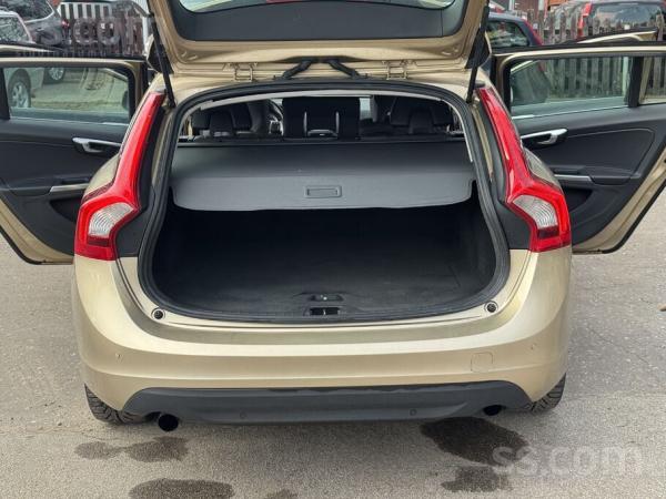 Brown Volvo V60 2011 in Riga, with an engine capacity of 2.00 L and mileage of 155 thousand km for 7750 €, photo 8 on AUTOMOTO.COM.LV