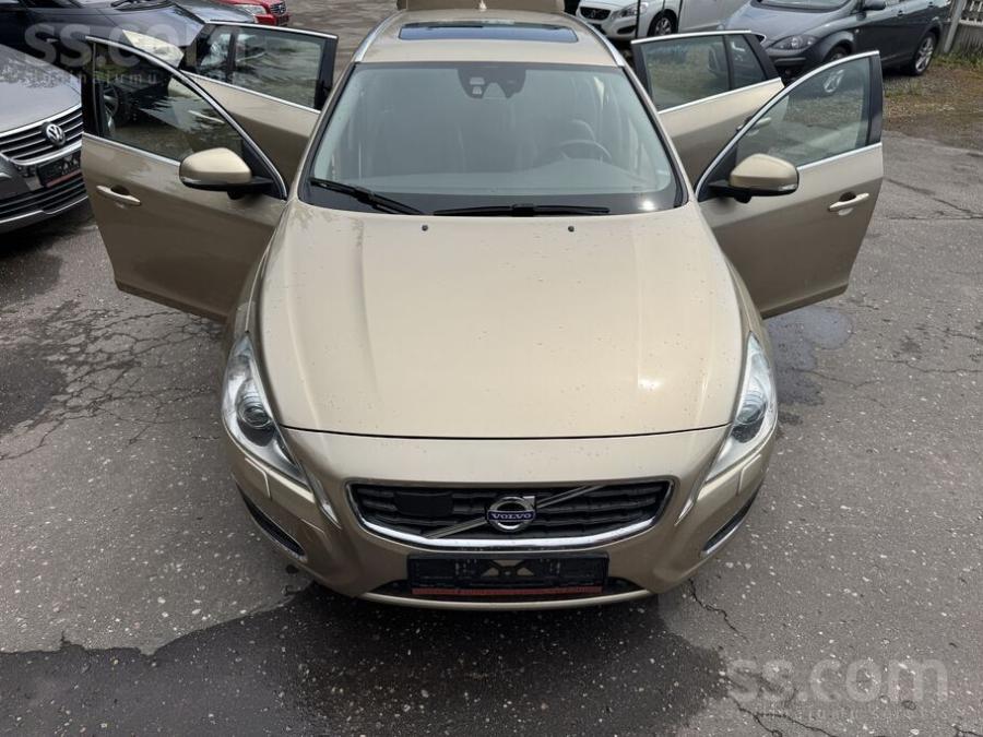 Brūns Volvo V60 2011 Rīga, ar dzinēja tilpumu 2.00 L un nobraukumu 155 tūkst. km par 7750 €, foto 14 vietnē AUTOMOTO.COM.LV