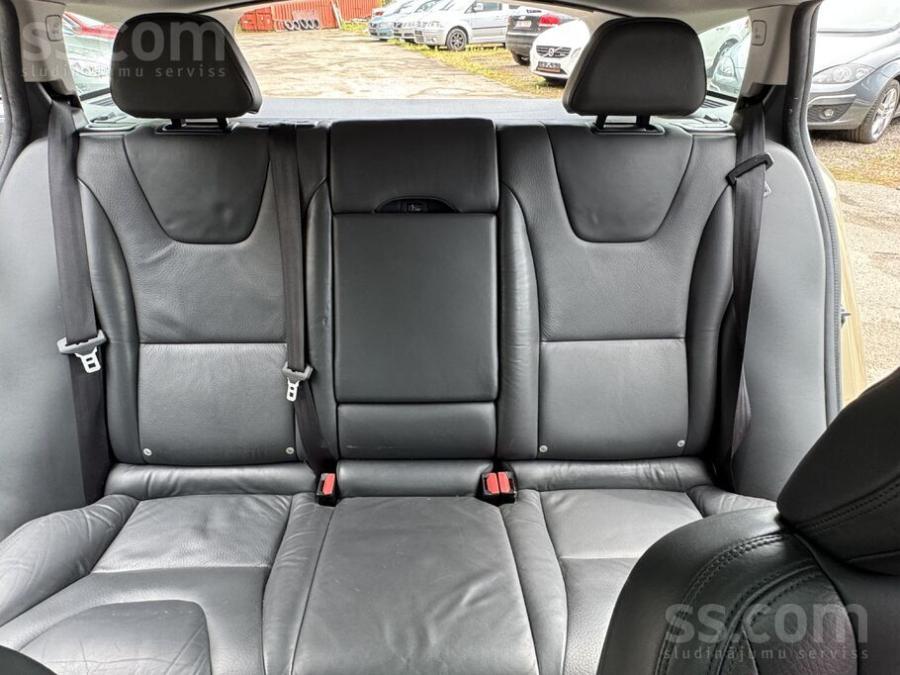 Brūns Volvo V60 2011 Rīga, ar dzinēja tilpumu 2.00 L un nobraukumu 155 tūkst. km par 7750 €, foto 17 vietnē AUTOMOTO.COM.LV