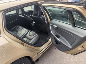 Brūns Volvo V60 2011 Rīga, ar dzinēja tilpumu 2.00 L un nobraukumu 155 tūkst. km par 7750 €, foto 20 vietnē AUTOMOTO.COM.LV