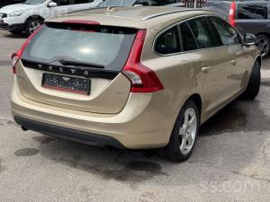 Brūns Volvo V60 2011 Rīga, ar dzinēja tilpumu 2.00 L un nobraukumu 155 tūkst. km par 7750 €, foto 21 vietnē AUTOMOTO.COM.LV