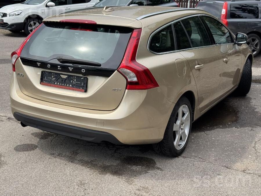 Brūns Volvo V60 2011 Rīga, ar dzinēja tilpumu 2.00 L un nobraukumu 155 tūkst. km par 7750 €, foto 21 vietnē AUTOMOTO.COM.LV