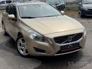 Brūns Volvo V60 2011 Rīga, ar dzinēja tilpumu 2.00 L un nobraukumu 155 tūkst. km par 7750 €, foto 22 vietnē AUTOMOTO.COM.LV