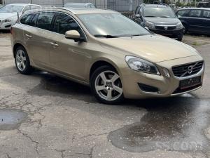 Brūns Volvo V60 2011 Rīga, ar dzinēja tilpumu 2.00 L un nobraukumu 155 tūkst. km par 7750 €, foto 23 vietnē AUTOMOTO.COM.LV