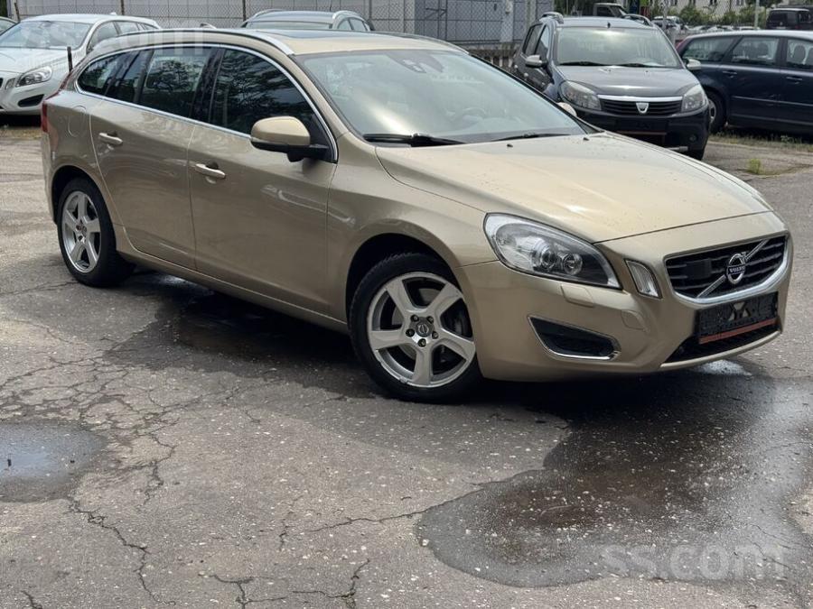 Brūns Volvo V60 2011 Rīga, ar dzinēja tilpumu 2.00 L un nobraukumu 155 tūkst. km par 7750 €, foto 23 vietnē AUTOMOTO.COM.LV