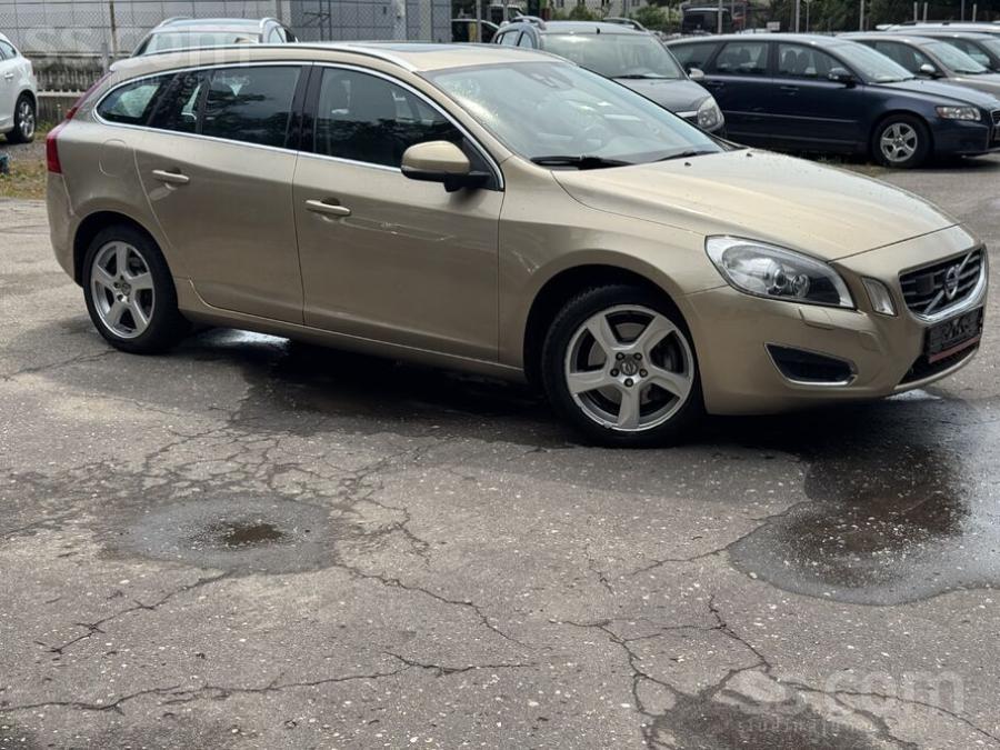 Brūns Volvo V60 2011 Rīga, ar dzinēja tilpumu 2.00 L un nobraukumu 155 tūkst. km par 7750 €, foto 24 vietnē AUTOMOTO.COM.LV