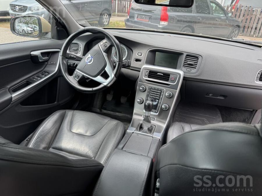 Brūns Volvo V60 2011 Rīga, ar dzinēja tilpumu 2.00 L un nobraukumu 155 tūkst. km par 7750 €, foto 26 vietnē AUTOMOTO.COM.LV