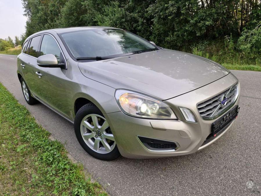 Brown Volvo V60 2011 in Vilnius, with an engine capacity of 1.98 L and mileage of 277 thousand km for 5950 €, photo 6 on AUTOMOTO.COM.LV