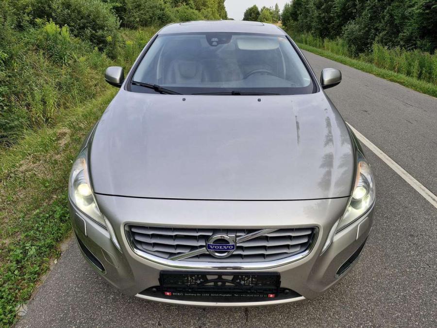 Brown Volvo V60 2011 in Vilnius, with an engine capacity of 1.98 L and mileage of 277 thousand km for 5950 €, photo 8 on AUTOMOTO.COM.LV