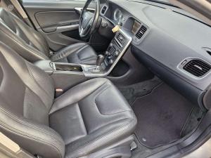 Brown Volvo V60 2011 in Vilnius, with an engine capacity of 1.98 L and mileage of 277 thousand km for 5950 €, photo 15 on AUTOMOTO.COM.LV
