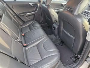 Brown Volvo V60 2011 in Vilnius, with an engine capacity of 1.98 L and mileage of 277 thousand km for 5950 €, photo 17 on AUTOMOTO.COM.LV