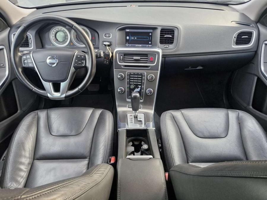 Brown Volvo V60 2011 in Vilnius, with an engine capacity of 1.98 L and mileage of 277 thousand km for 5950 €, photo 19 on AUTOMOTO.COM.LV