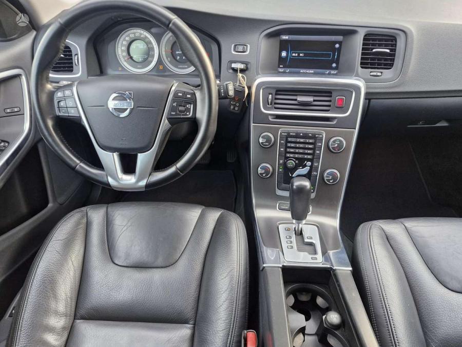 Brown Volvo V60 2011 in Vilnius, with an engine capacity of 1.98 L and mileage of 277 thousand km for 5950 €, photo 20 on AUTOMOTO.COM.LV