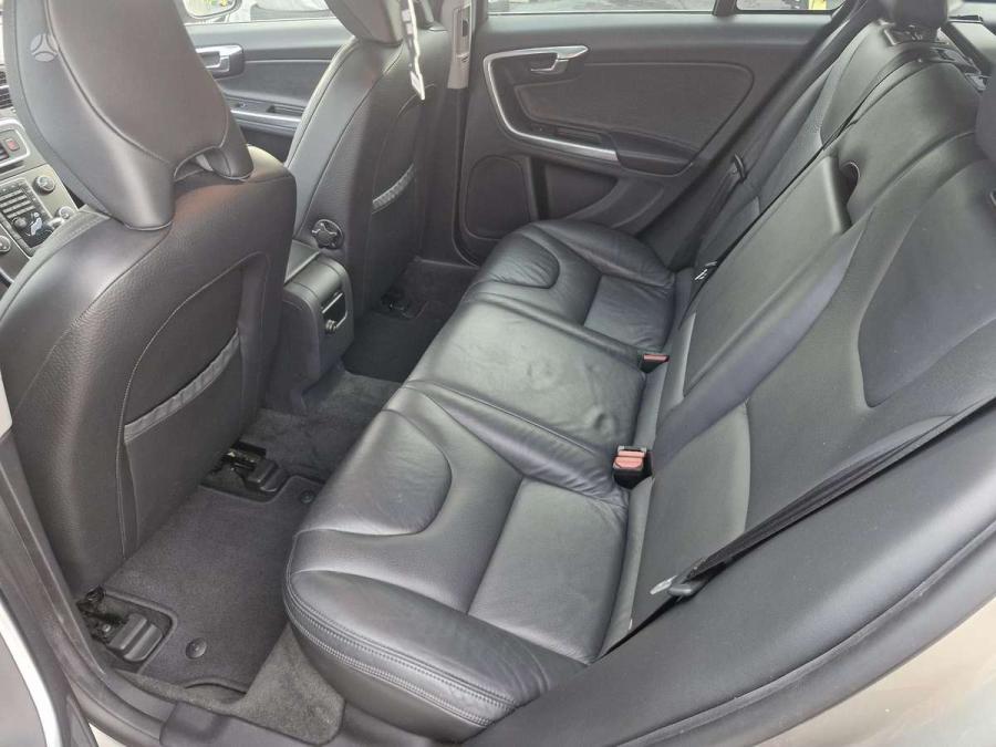 Brown Volvo V60 2011 in Vilnius, with an engine capacity of 1.98 L and mileage of 277 thousand km for 5950 €, photo 21 on AUTOMOTO.COM.LV