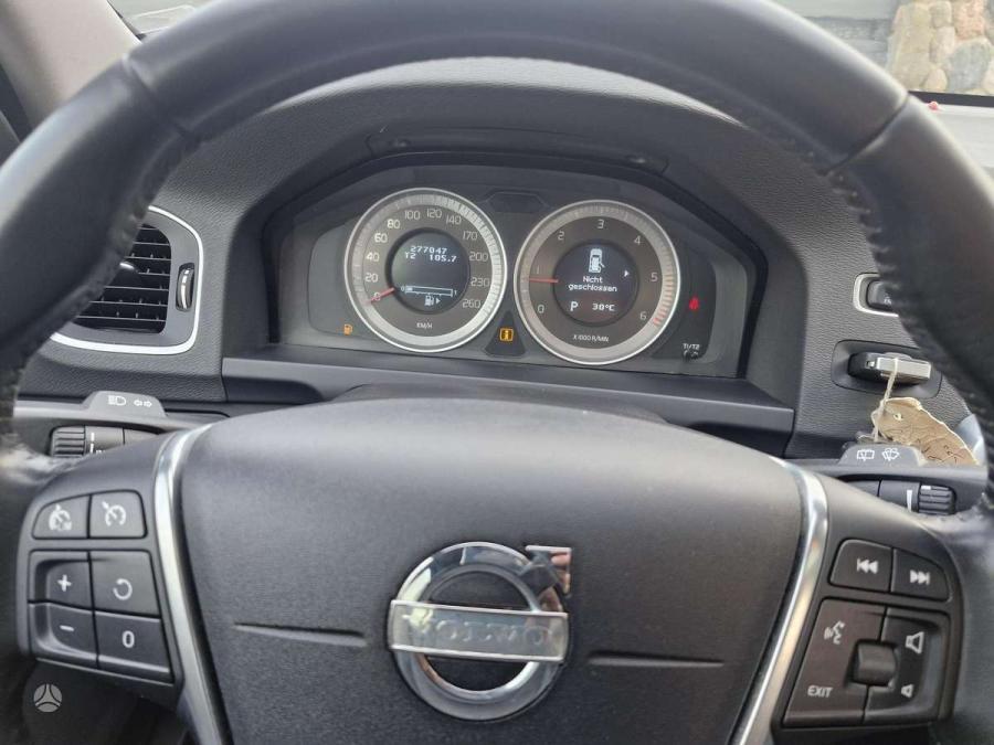 Brown Volvo V60 2011 in Vilnius, with an engine capacity of 1.98 L and mileage of 277 thousand km for 5950 €, photo 25 on AUTOMOTO.COM.LV