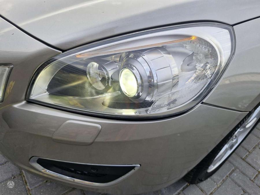 Brown Volvo V60 2011 in Vilnius, with an engine capacity of 1.98 L and mileage of 277 thousand km for 5950 €, photo 27 on AUTOMOTO.COM.LV