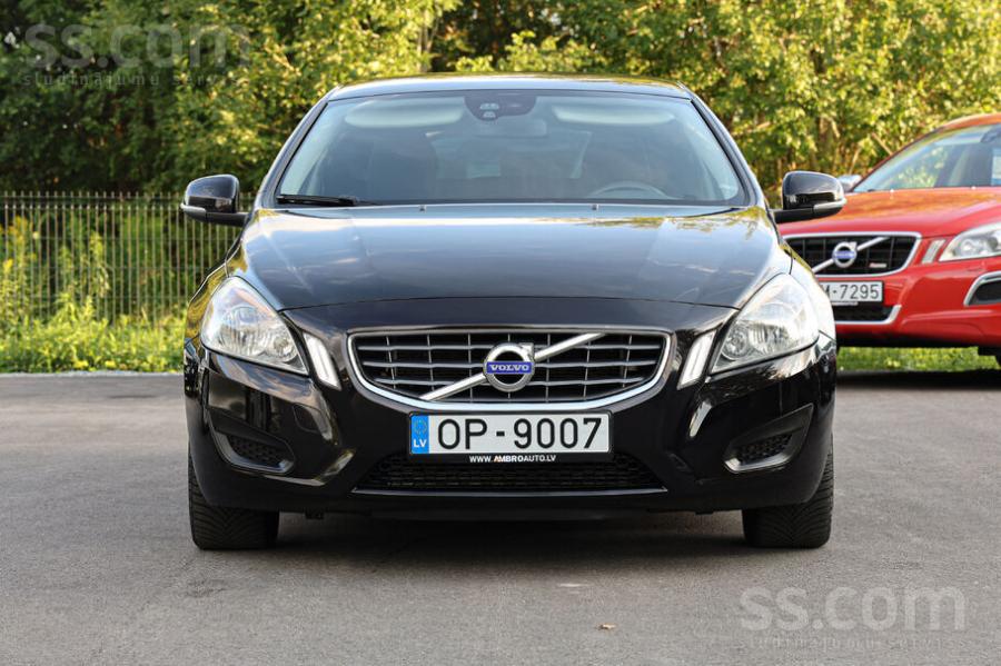 Brown Volvo V60 2011 in Jelgava, with an engine capacity of 2.00 L and mileage of 0 thousand km for 6250 €, photo 3 on AUTOMOTO.COM.LV