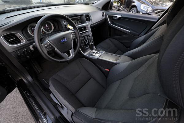 Brūns Volvo V60 2011 Jelgava, ar dzinēja tilpumu 2.00 L un nobraukumu 0 tūkst. km par 6250 €, foto 8 vietnē AUTOMOTO.COM.LV