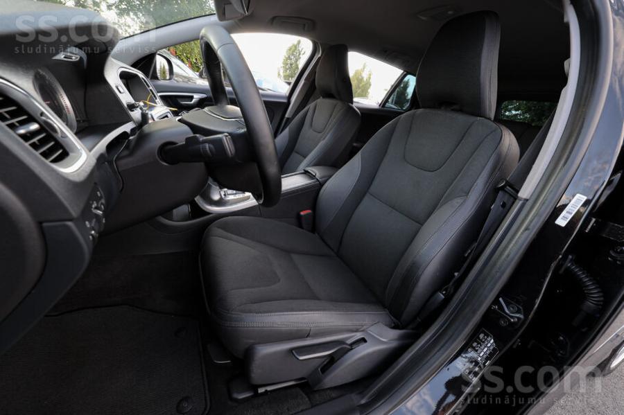 Brown Volvo V60 2011 in Jelgava, with an engine capacity of 2.00 L and mileage of 0 thousand km for 6250 €, photo 10 on AUTOMOTO.COM.LV