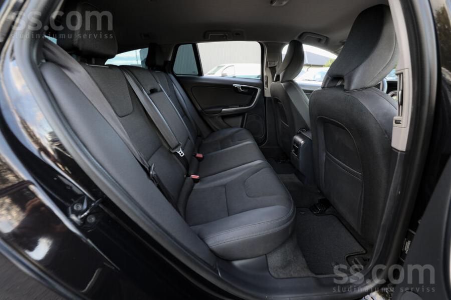Brown Volvo V60 2011 in Jelgava, with an engine capacity of 2.00 L and mileage of 0 thousand km for 6250 €, photo 12 on AUTOMOTO.COM.LV
