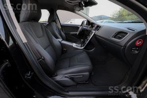 Brown Volvo V60 2011 in Jelgava, with an engine capacity of 2.00 L and mileage of 0 thousand km for 6250 €, photo 13 on AUTOMOTO.COM.LV