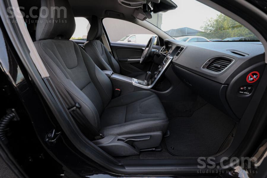 Brown Volvo V60 2011 in Jelgava, with an engine capacity of 2.00 L and mileage of 0 thousand km for 6250 €, photo 13 on AUTOMOTO.COM.LV