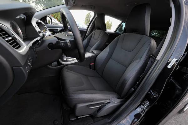 Brūns Volvo V60 2011 Jelgava, ar dzinēja tilpumu 2.00 L un nobraukumu 355 tūkst. km par 6250 €, foto 9 vietnē AUTOMOTO.COM.LV