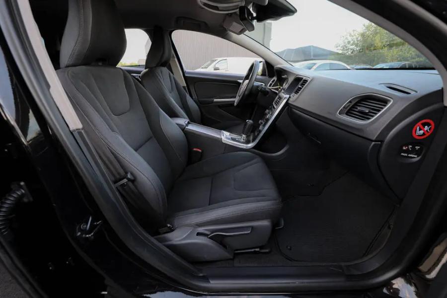 Brown Volvo V60 2011 in Jelgava, with an engine capacity of 2.00 L and mileage of 355 thousand km for 6250 €, photo 13 on AUTOMOTO.COM.LV