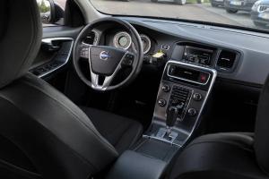 Brown Volvo V60 2011 in Jelgava, with an engine capacity of 2.00 L and mileage of 355 thousand km for 6250 €, photo 14 on AUTOMOTO.COM.LV