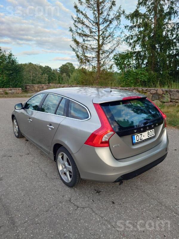 Brown Volvo V60 2011 in Talsi, with an engine capacity of 2.00 L and mileage of 417 thousand km for 3500 €, photo 2 on AUTOMOTO.COM.LV