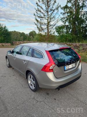 Brown Volvo V60 2011 in Talsi, with an engine capacity of 2.00 L and mileage of 417 thousand km for 3500 €, photo 3 on AUTOMOTO.COM.LV