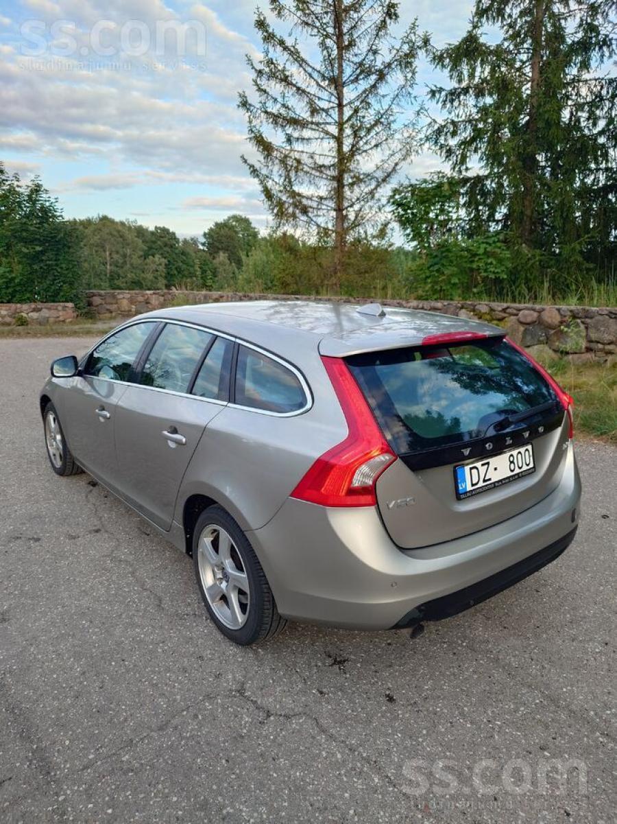 Brown Volvo V60 2011 in Talsi, with an engine capacity of 2.00 L and mileage of 417 thousand km for 3500 €, photo 3 on AUTOMOTO.COM.LV
