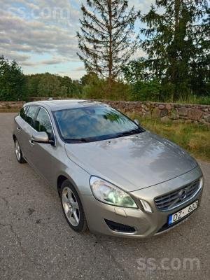 Brown Volvo V60 2011 in Talsi, with an engine capacity of 2.00 L and mileage of 417 thousand km for 3500 €, photo 4 on AUTOMOTO.COM.LV