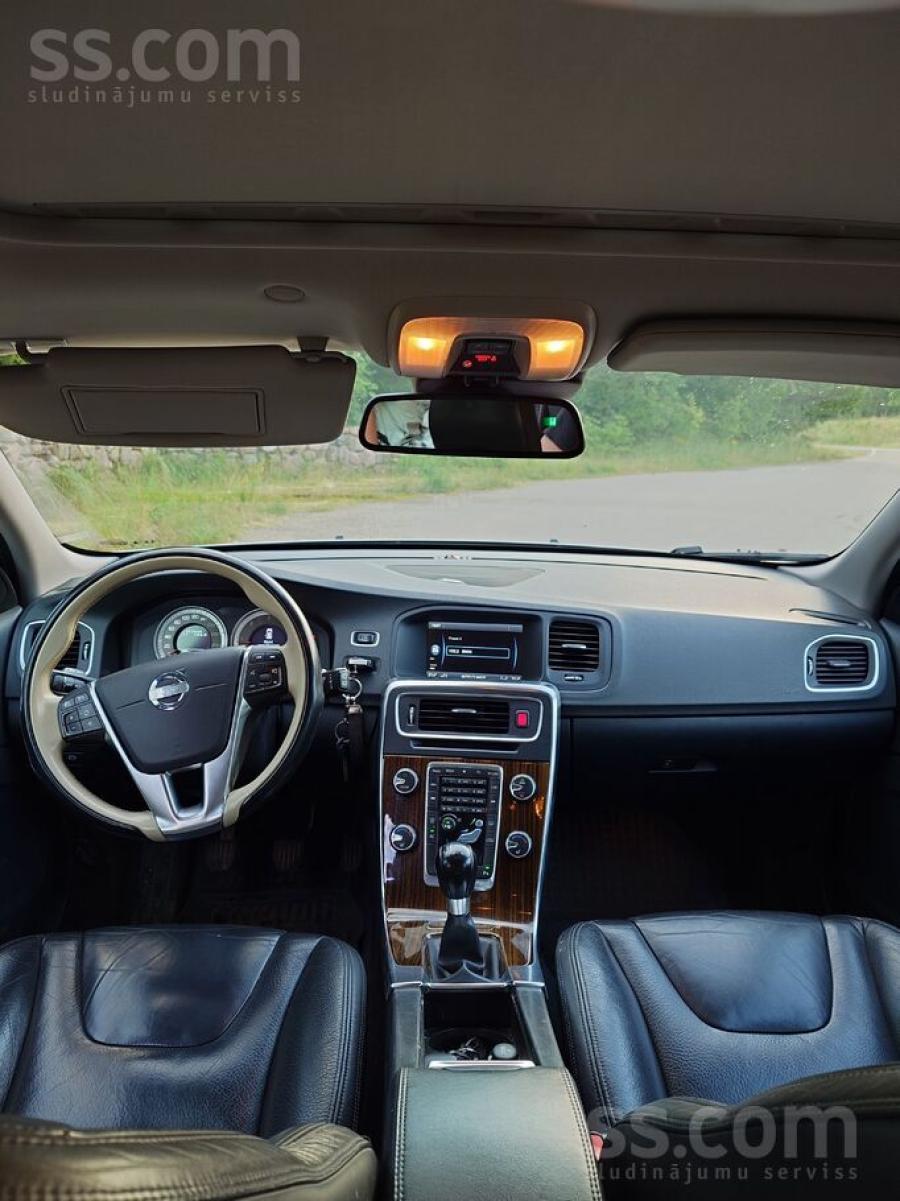 Brown Volvo V60 2011 in Talsi, with an engine capacity of 2.00 L and mileage of 417 thousand km for 3500 €, photo 6 on AUTOMOTO.COM.LV