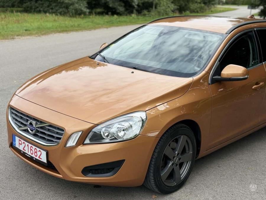 Brūns Volvo V60 2011 Raseiniai, ar dzinēja tilpumu 1.98 L un nobraukumu 295 tūkst. km par 5250 €, foto 5 vietnē AUTOMOTO.COM.LV
