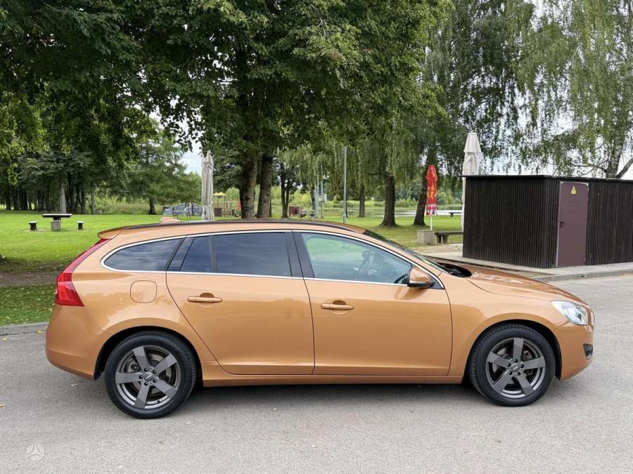 Brūns Volvo V60 2011 Raseiniai, ar dzinēja tilpumu 1.98 L un nobraukumu 295 tūkst. km par 5250 €, foto 9 vietnē AUTOMOTO.COM.LV