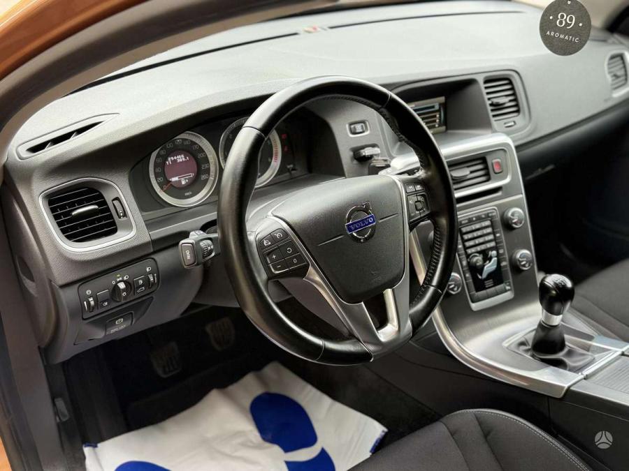 Brūns Volvo V60 2011 Raseiniai, ar dzinēja tilpumu 1.98 L un nobraukumu 295 tūkst. km par 5250 €, foto 17 vietnē AUTOMOTO.COM.LV