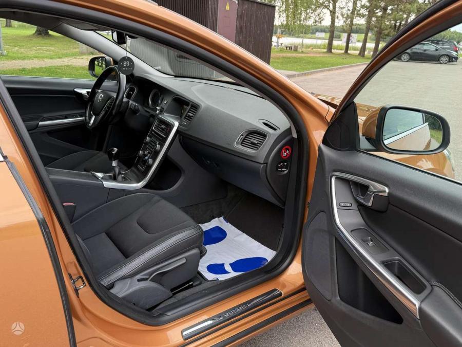 Brūns Volvo V60 2011 Raseiniai, ar dzinēja tilpumu 1.98 L un nobraukumu 295 tūkst. km par 5250 €, foto 25 vietnē AUTOMOTO.COM.LV