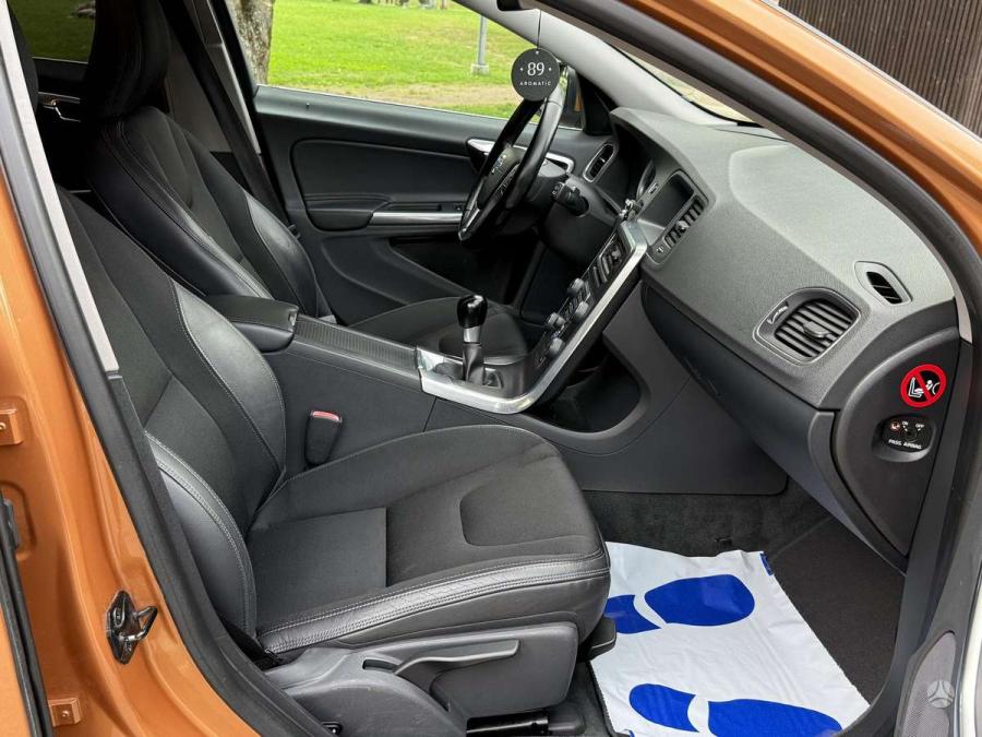 Brūns Volvo V60 2011 Raseiniai, ar dzinēja tilpumu 1.98 L un nobraukumu 295 tūkst. km par 5250 €, foto 28 vietnē AUTOMOTO.COM.LV