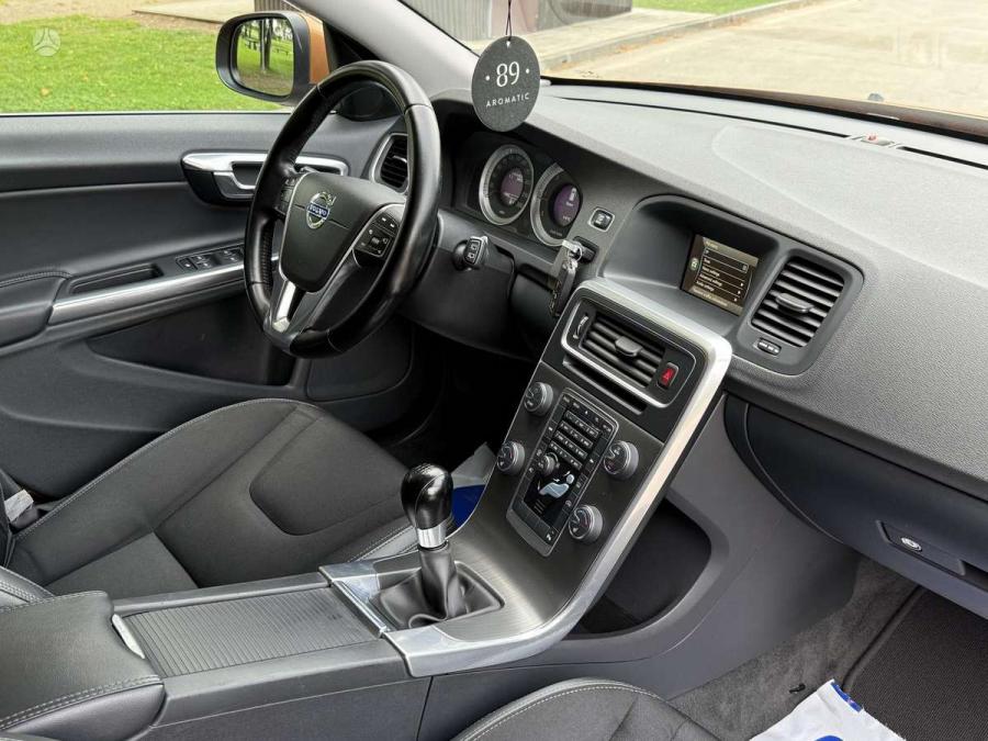 Brūns Volvo V60 2011 Raseiniai, ar dzinēja tilpumu 1.98 L un nobraukumu 295 tūkst. km par 5250 €, foto 29 vietnē AUTOMOTO.COM.LV