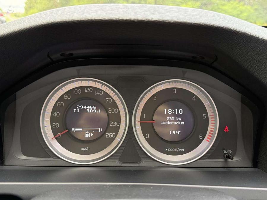 Brūns Volvo V60 2011 Raseiniai, ar dzinēja tilpumu 1.98 L un nobraukumu 295 tūkst. km par 5250 €, foto 30 vietnē AUTOMOTO.COM.LV