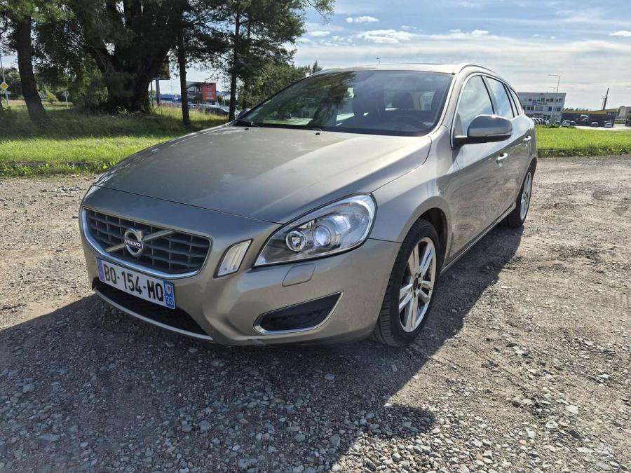 Brown Volvo V60 2011 in Taurage, with an engine capacity of 1.98 L and mileage of 322 thousand km for 3200 €, photo 1 on AUTOMOTO.COM.LV