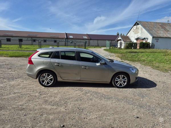 Brown Volvo V60 2011 in Taurage, with an engine capacity of 1.98 L and mileage of 322 thousand km for 3200 €, photo 5 on AUTOMOTO.COM.LV