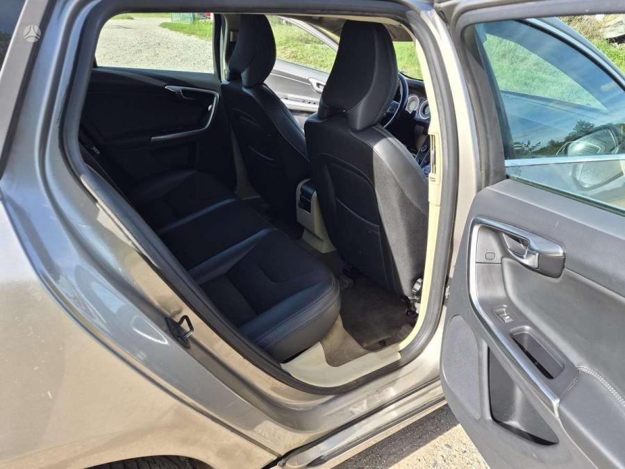 Brown Volvo V60 2011 in Taurage, with an engine capacity of 1.98 L and mileage of 322 thousand km for 3200 €, photo 12 on AUTOMOTO.COM.LV