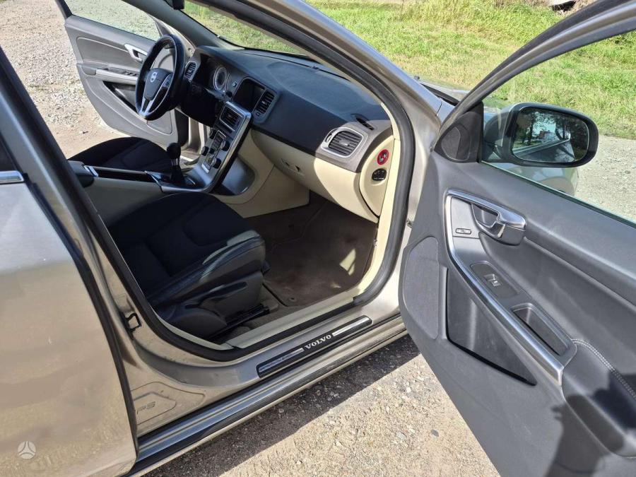Brown Volvo V60 2011 in Taurage, with an engine capacity of 1.98 L and mileage of 322 thousand km for 3200 €, photo 13 on AUTOMOTO.COM.LV