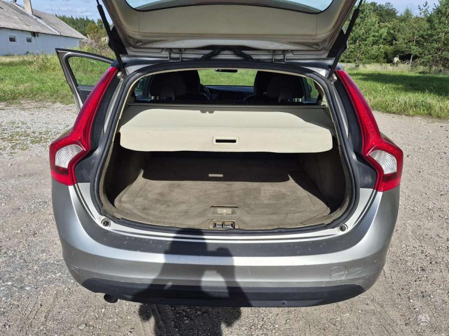 Brown Volvo V60 2011 in Taurage, with an engine capacity of 1.98 L and mileage of 322 thousand km for 3200 €, photo 14 on AUTOMOTO.COM.LV