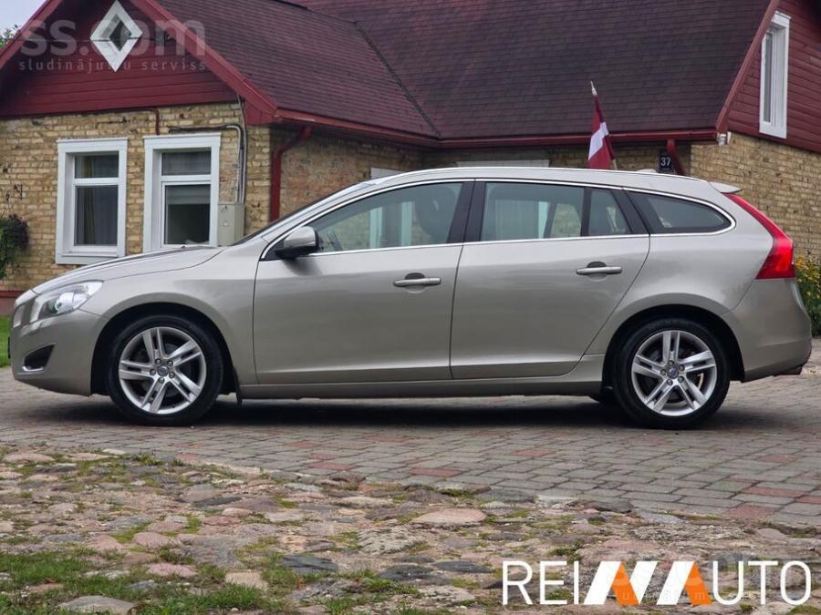 Brown Volvo V60 2011 in Riga, with an engine capacity of 2.00 L and mileage of 287 thousand km for 5950 €, photo 3 on AUTOMOTO.COM.LV