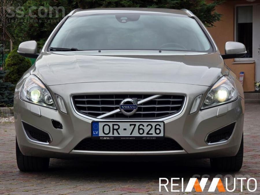 Brown Volvo V60 2011 in Riga, with an engine capacity of 2.00 L and mileage of 287 thousand km for 5950 €, photo 9 on AUTOMOTO.COM.LV
